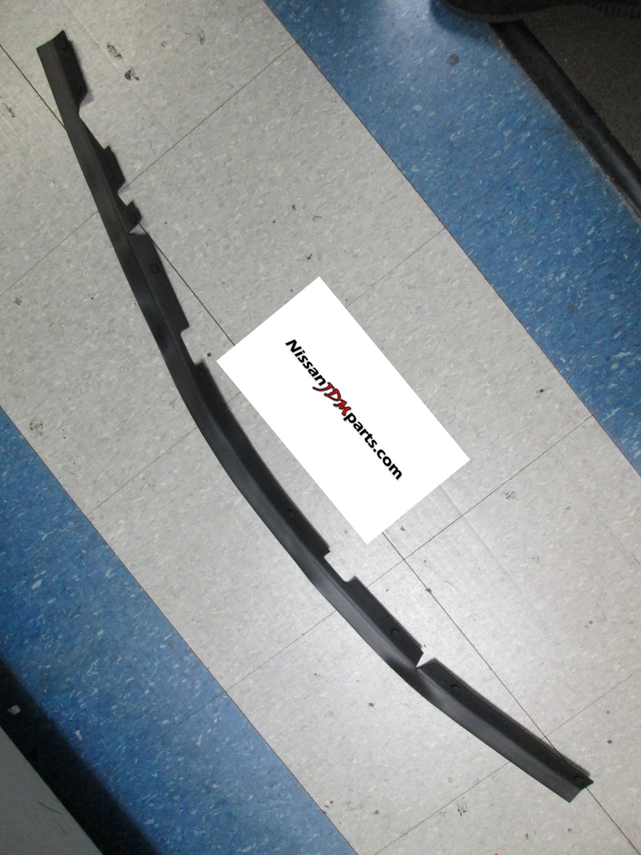 NISMO HERITAGE R32 HOOD SEAL 65810-RHR20 - nissanJDMparts.com