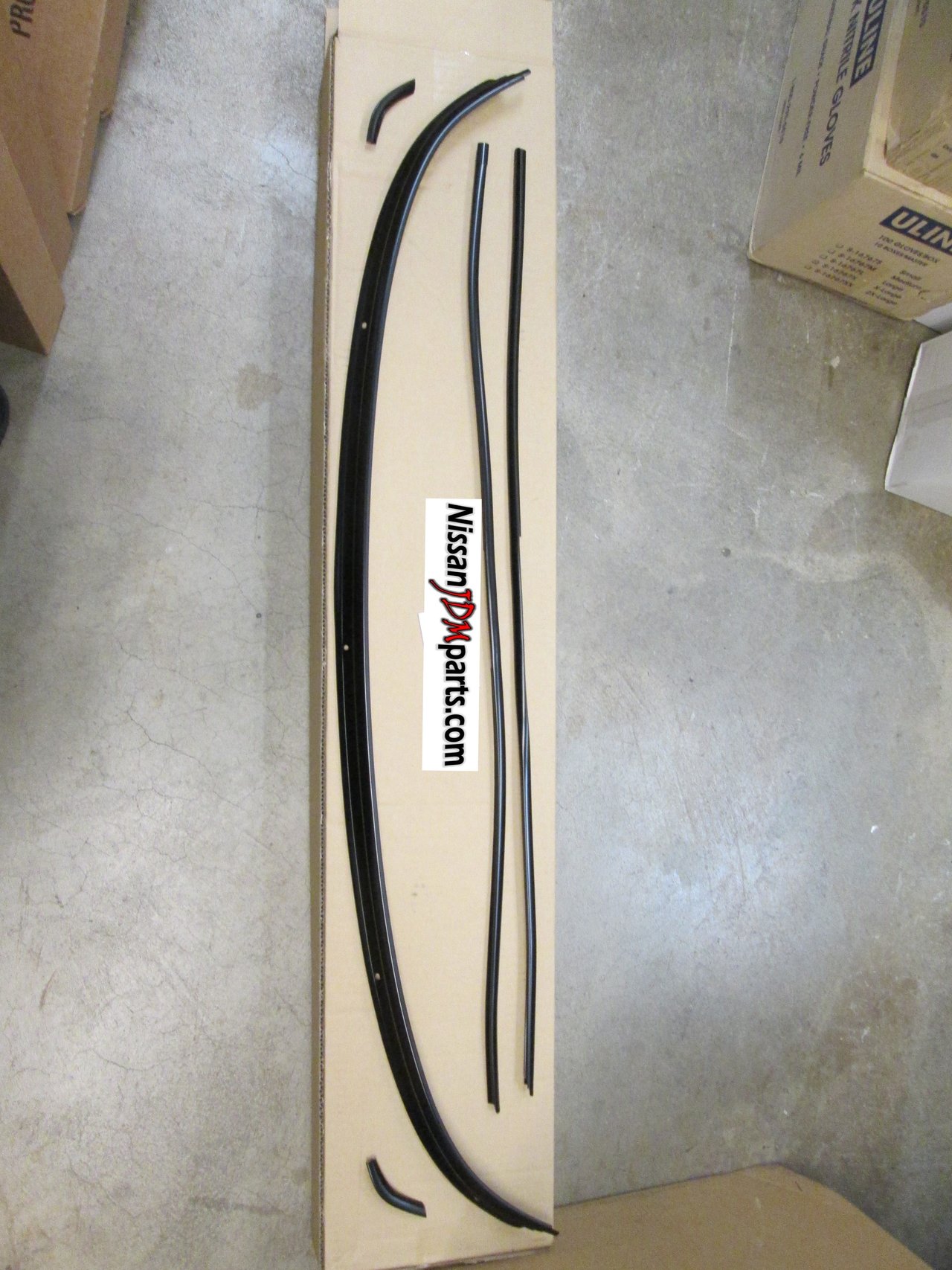 R32 COUPE REAR WINDOW MOLDING SET 79750-04U10 - nissanJDMparts.com